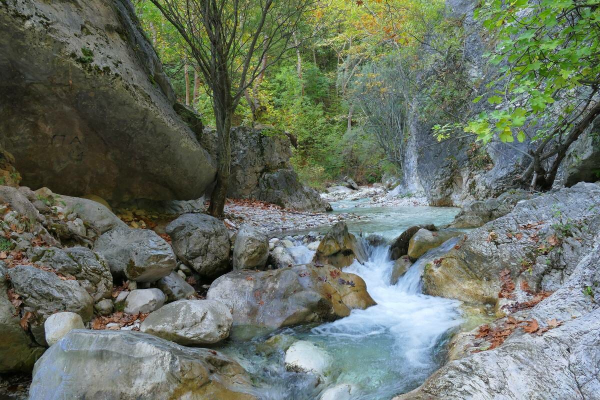 ΛΟΥΤΡΑ ΠΟΖΑΡ - ENTOPIA PROJECT - Travel around Greece and reconnect ...